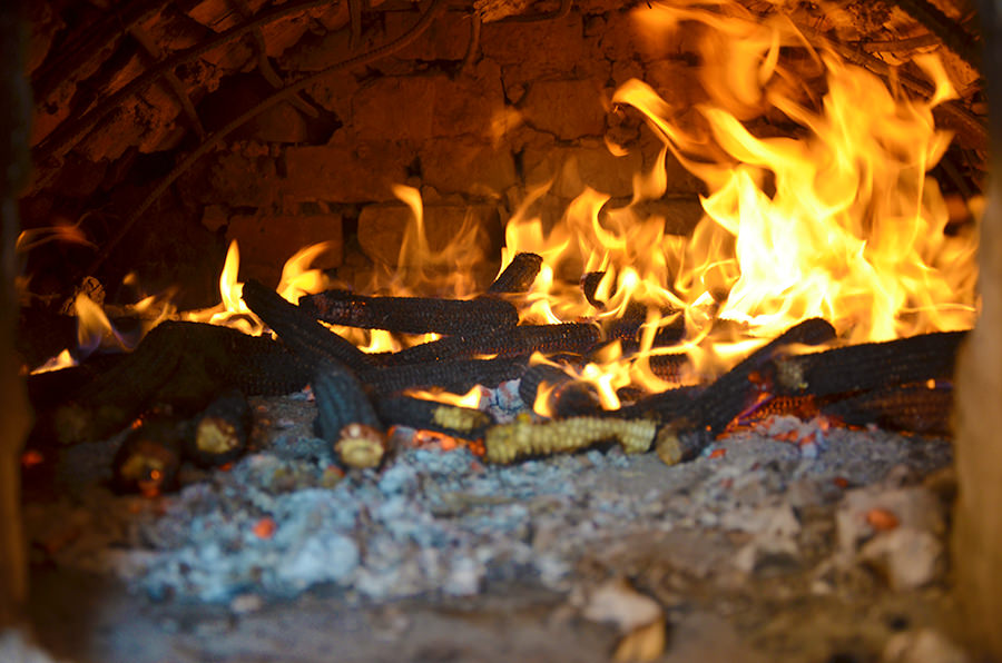 Cum se pregăteşte cuptorul de ţară pentru cozonac şi pască | Paradis Verde