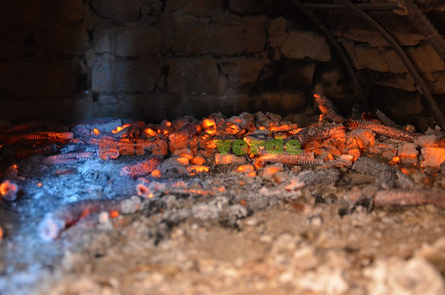 Cum se pregăteşte cuptorul de ţară pentru cozonac şi pască | Paradis Verde